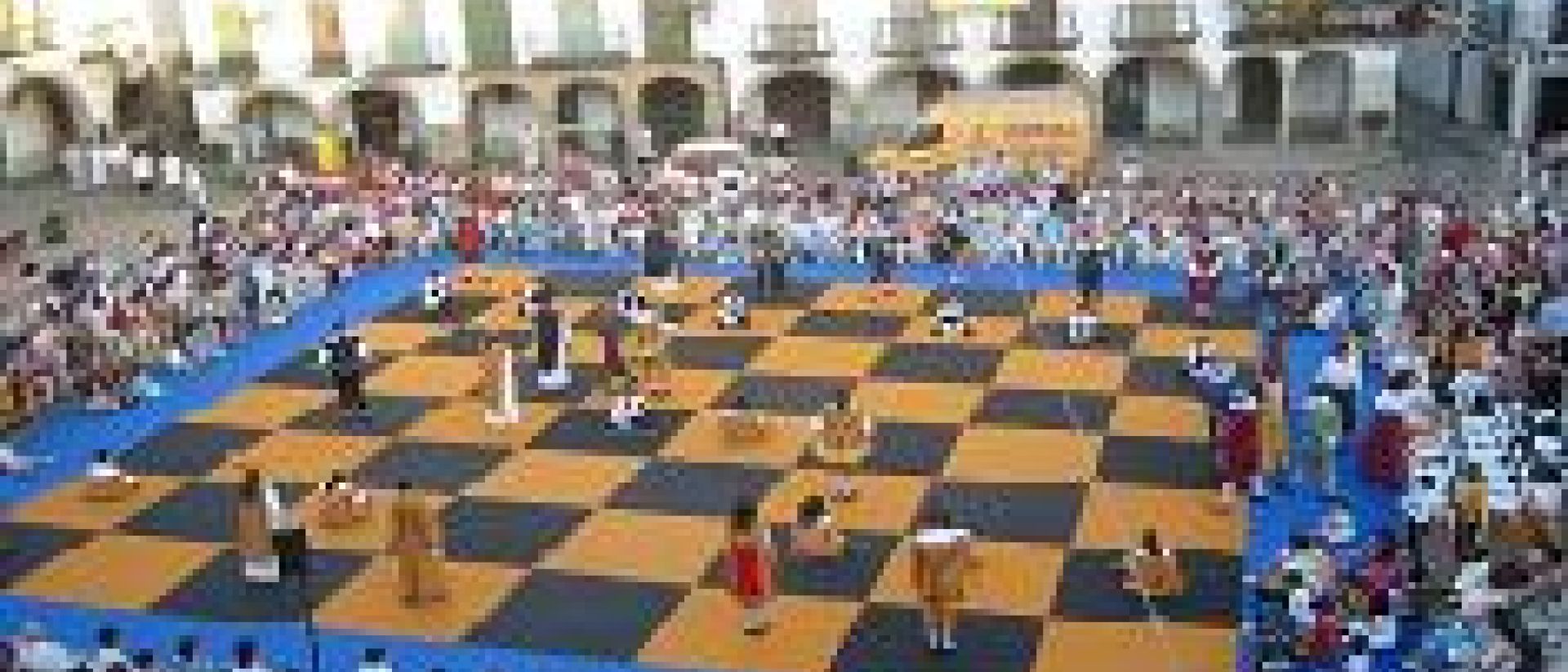Zafra celebra sus tradicionales Fiestas de la Luna al Fuego. | Expreso Zafra celebra sus tradicionales Fiestas de la Luna al Fuego. | Expreso